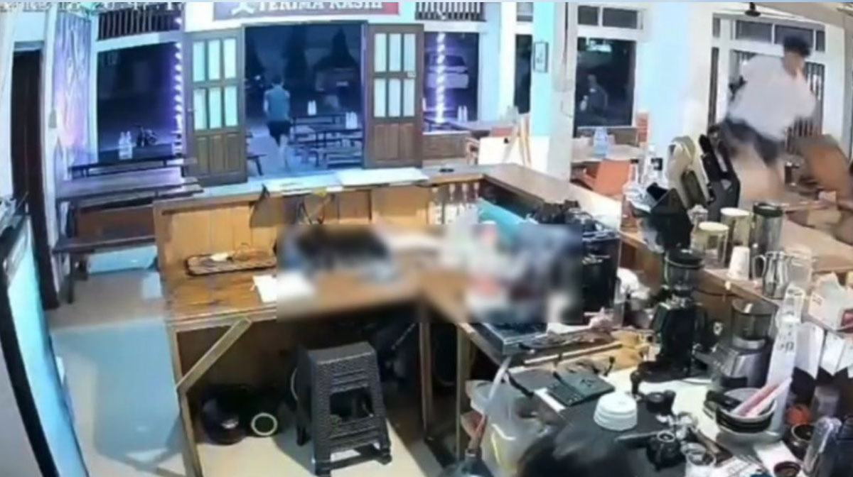 Diduga Diserang Geng Motor, Aksi Brutal di Kafe Pekanbaru Viral di ...