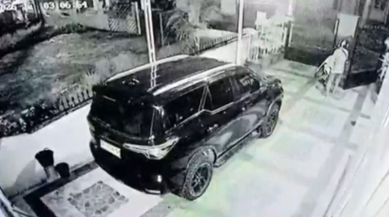 Rumah Mantan Gubernur Riau Syamsuar Kemalingan dan Terekam CCTV, Motor ...