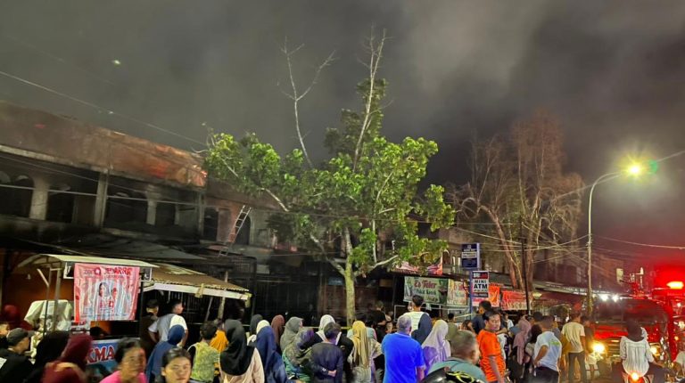 Api Kembali Muncul di Pasar Atas Bangkinang, Petugas Lakukan Pemadaman ...